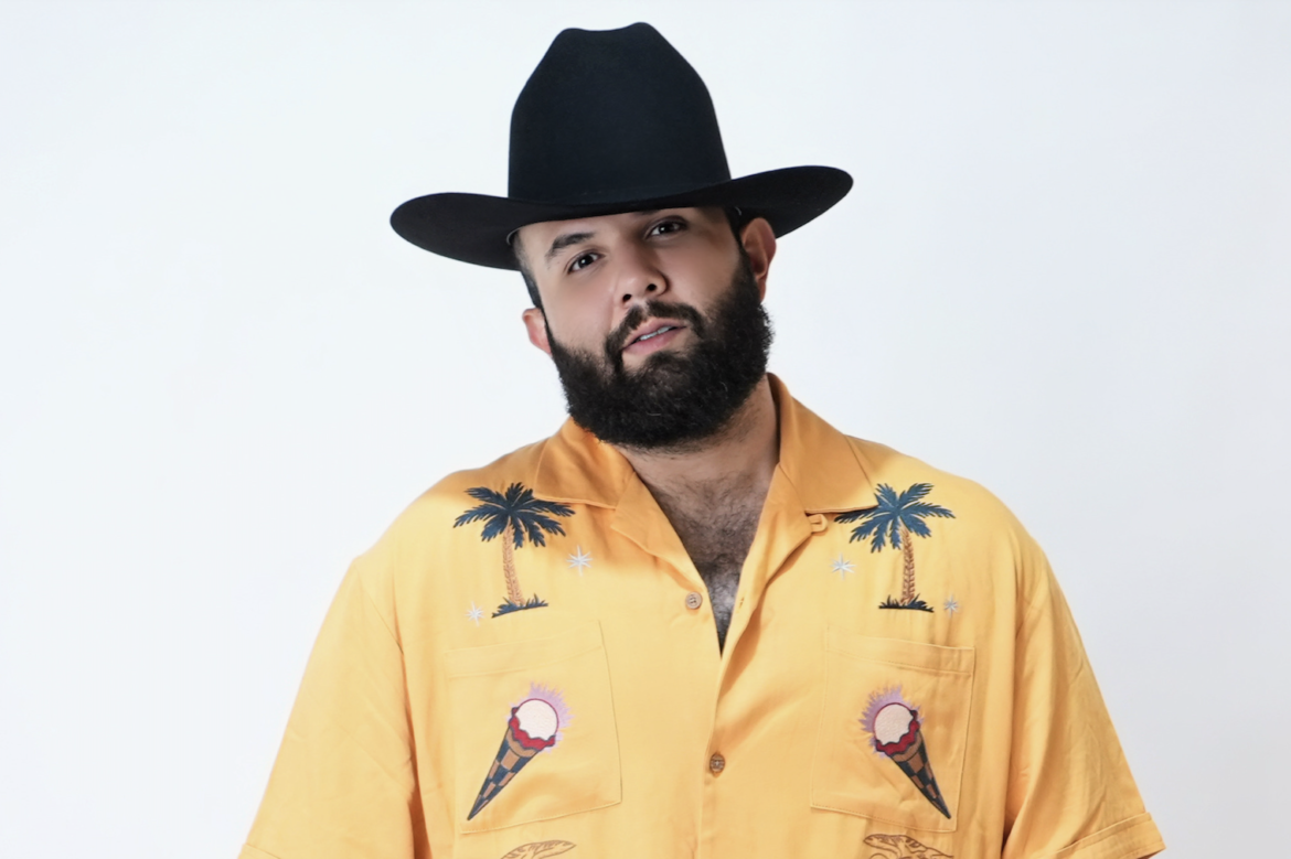 Carin León conquista las listas globales de Spotify con 'Colmillo de ...