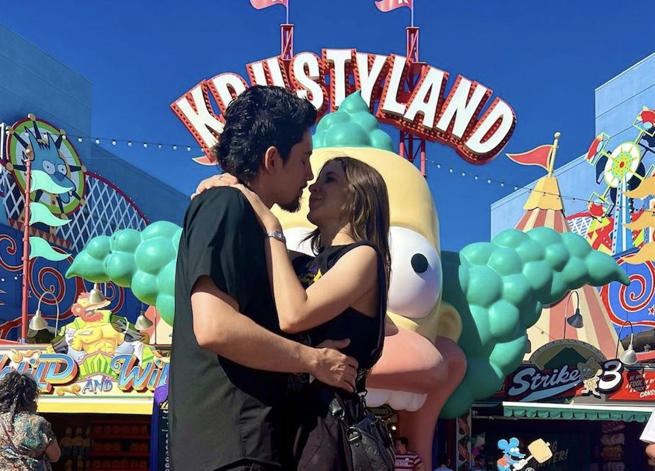 Alex Fernández festeja a su esposa en Universal Studios Hollywood ...