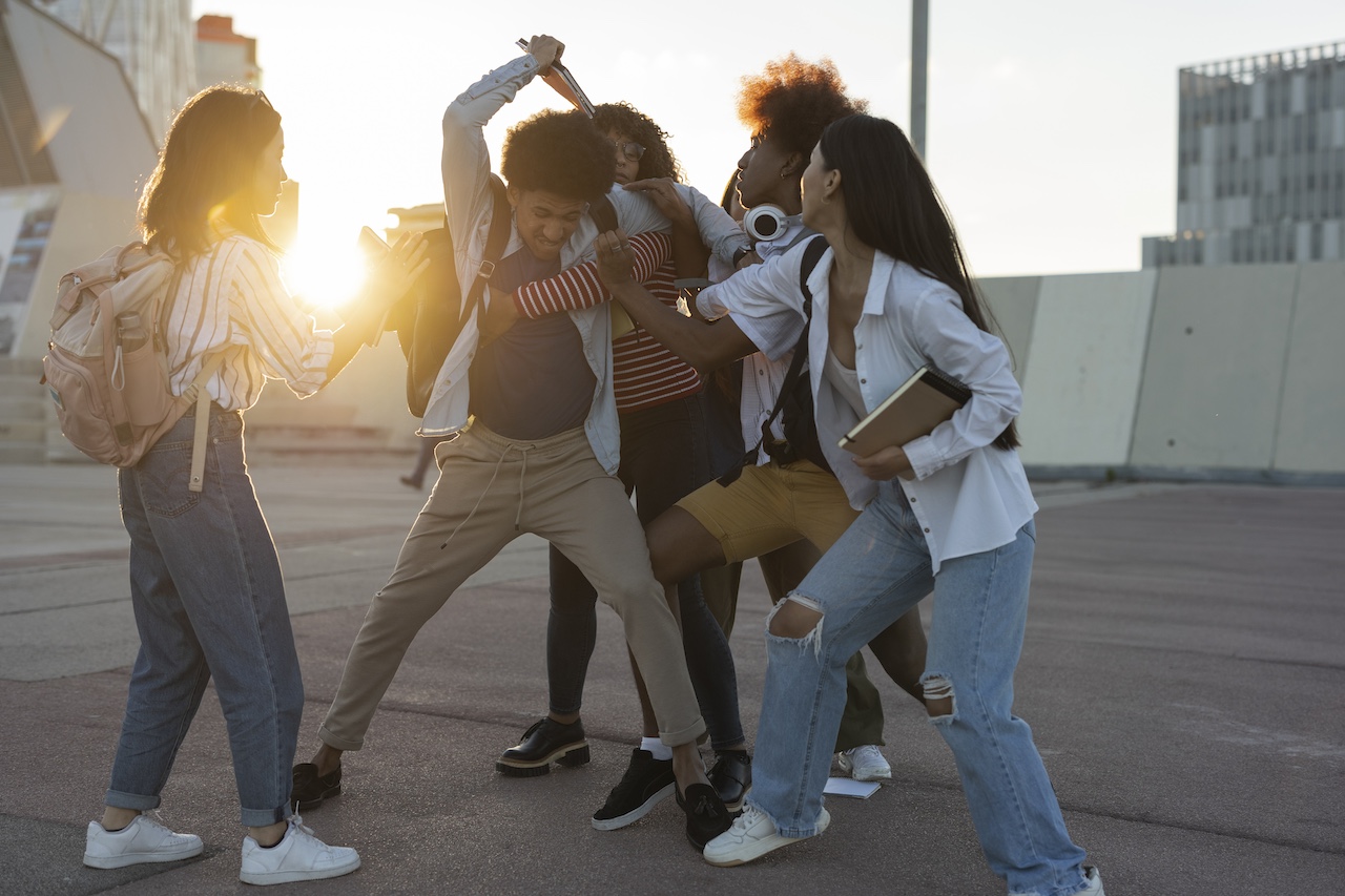 El odio comunitario se refleja en las escuelas | Found and editor Kiosko Magazine